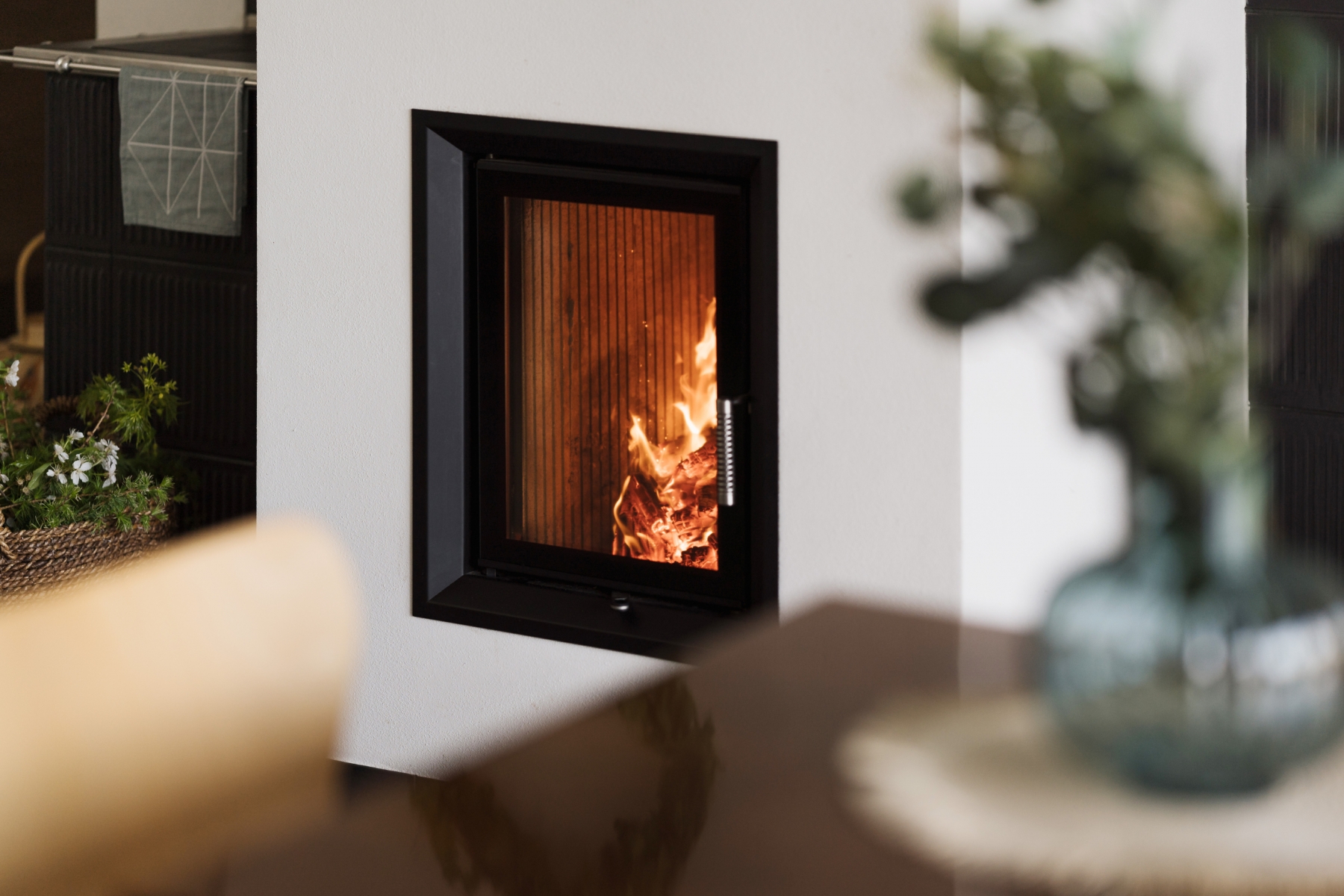 archiweb.cz - Kamna jako srdce domu: Řemeslná dokonalost v současné ...